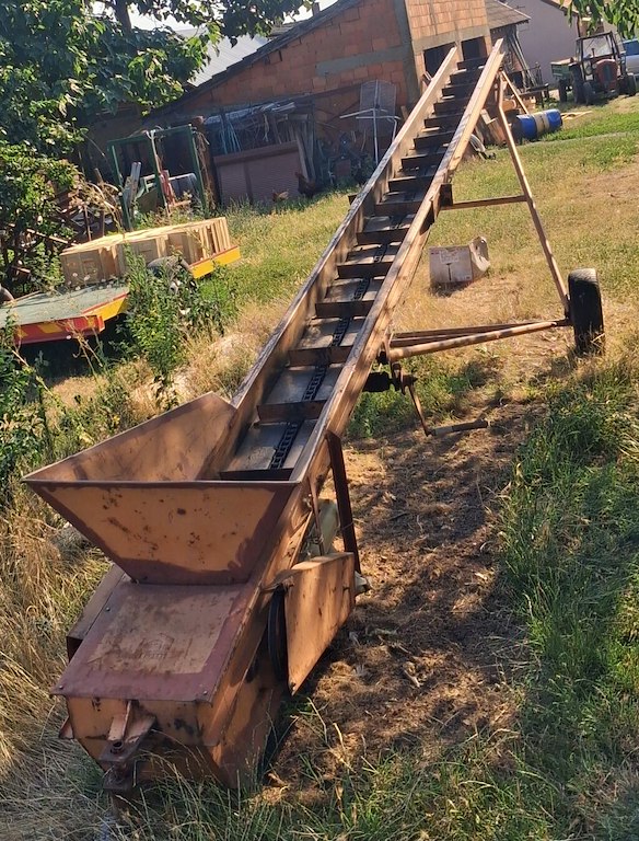 Na prodaju elevator za kukuruz LEFAN Stara Pazova, motor monofazni. Za
