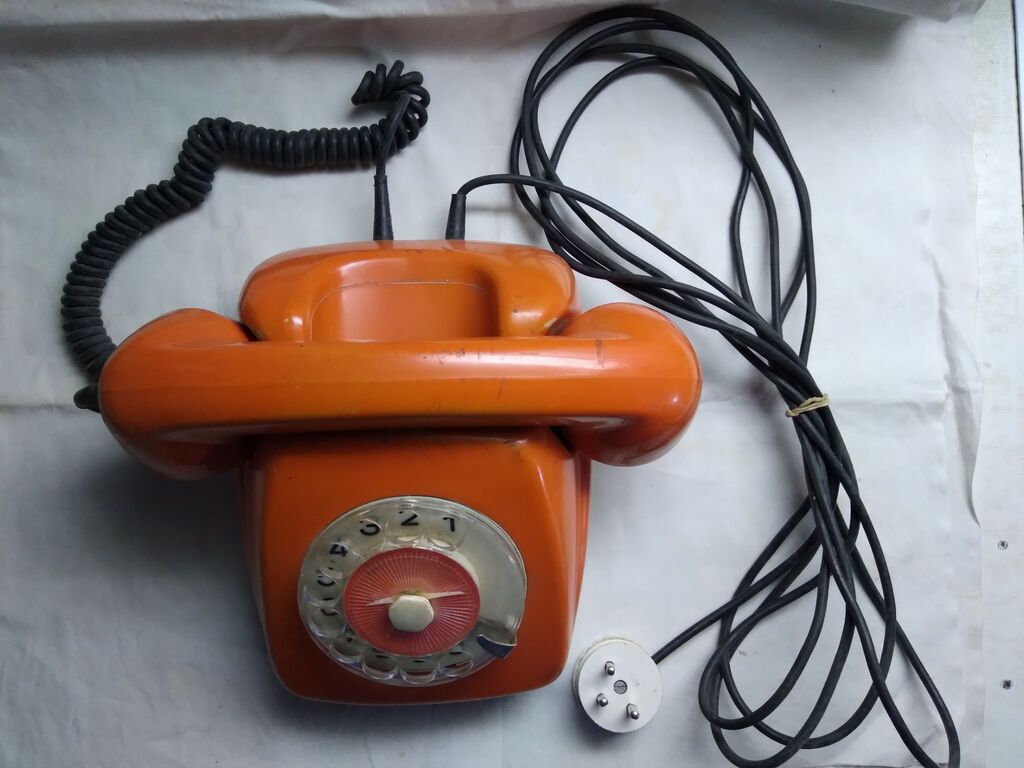 Telefoni EI ATA 80-01,bež i narandžasti neispitani.Imam i EI Pupin i