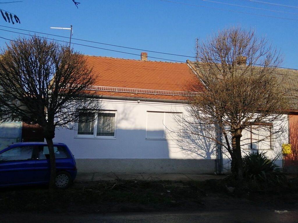 Kuća na prodaju, Pančevo, širi centar S ulične strane nova PVC