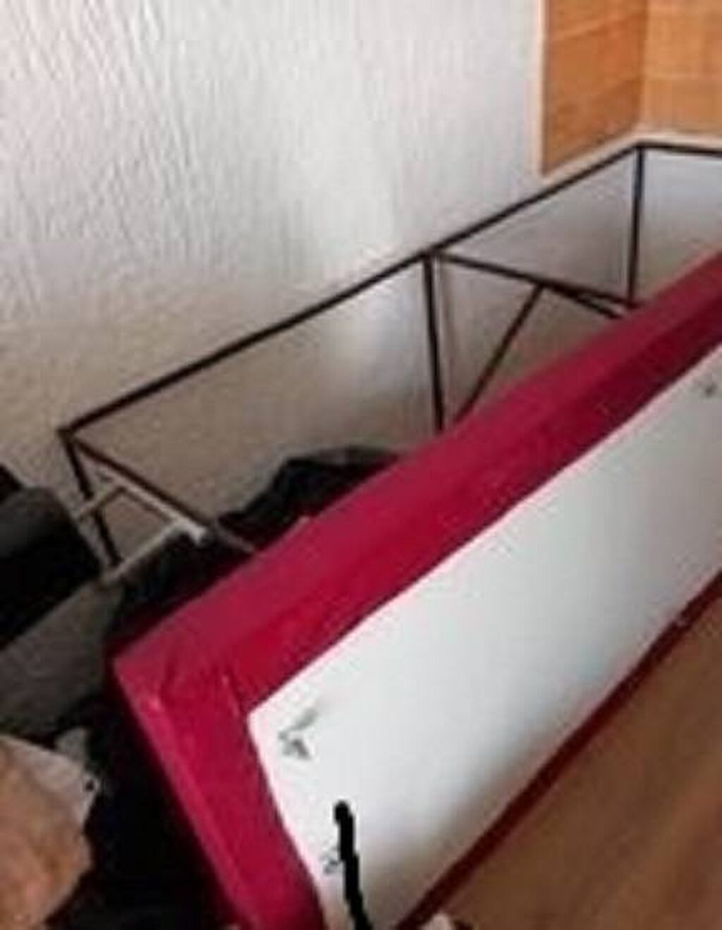 Sto za masažu, dimenzije 2m sa 1m, cena 10.000, nije fiksno