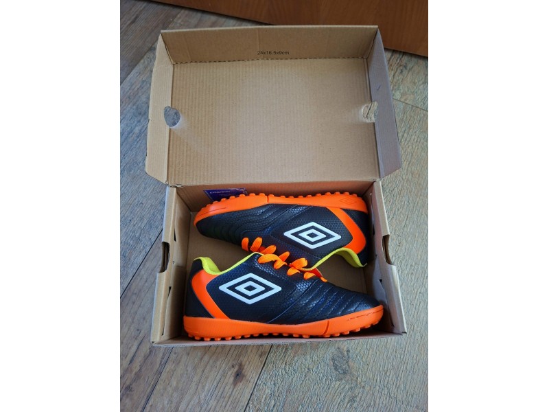 Decije Umbro patike za fudbal (NOVE)