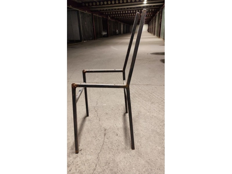 Stolica ram metalni vise komada