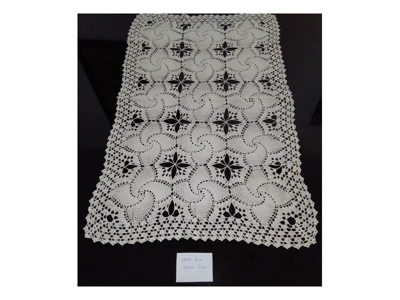 stolnjak 80cm x 50cm ima 1 žuta fleka sve ostalo je ok