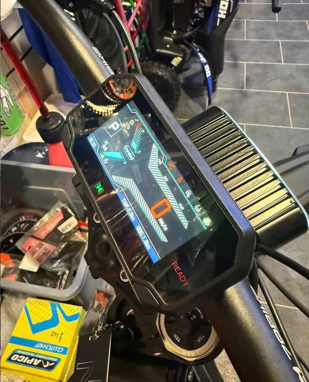 79Bike Falcon GT – električni dirt bike visokih performansi - Snažan