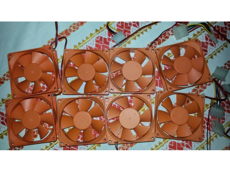 8 komada kulera Thermaltake 8 x 8 x 2,5 cm