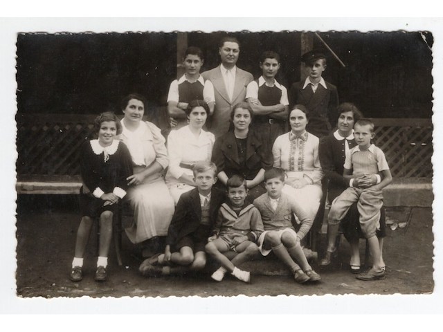 Stara fotografija velika porodica u Prištini