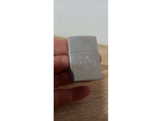 Originalni Zippo Regular `Konj i Potkovica` Benzinski U