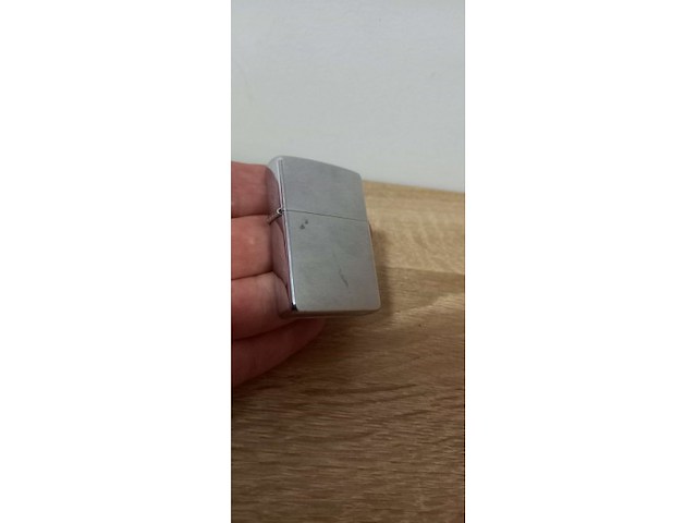 Originalni Zippo Regular Brushed Chrome Benzinski Upalj