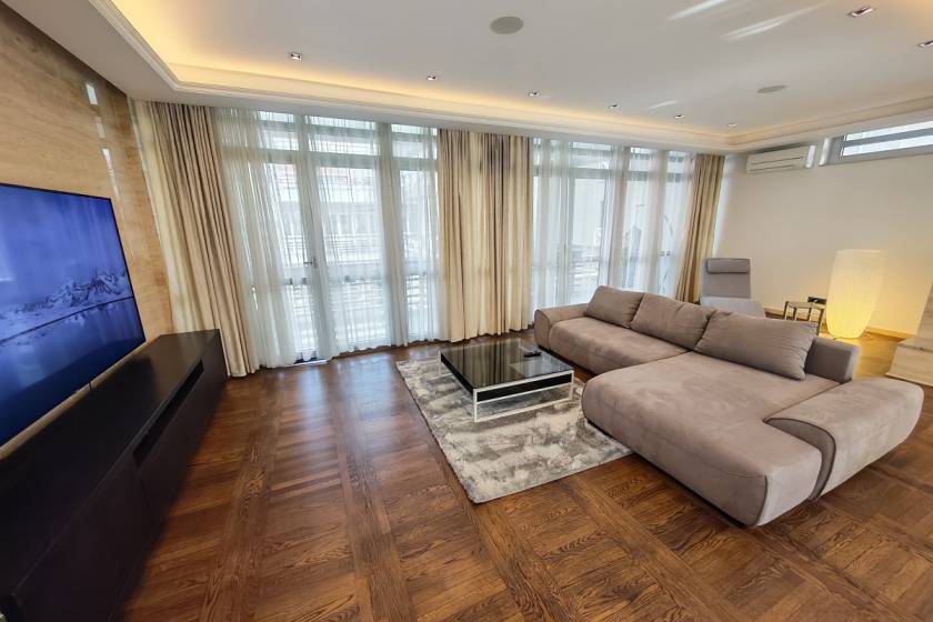 3 0 stan na Dedinju sa dva garažna mesta 148m2