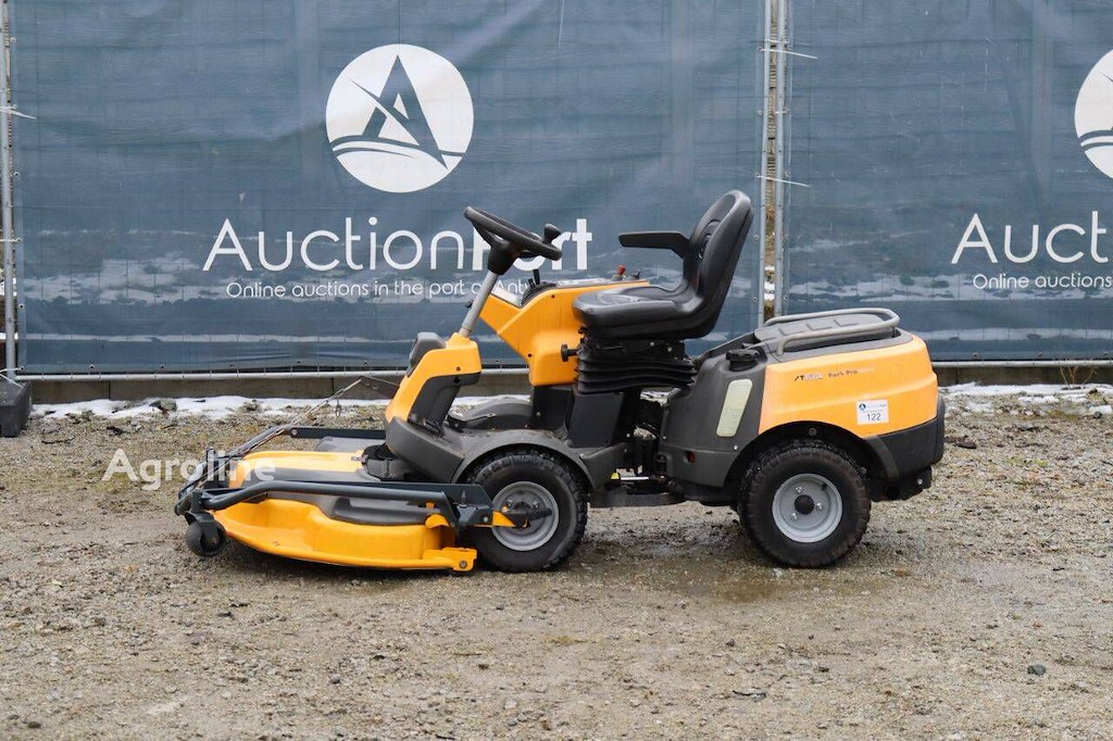 Prodaje se Stiga P901PH traktor kosilica na aukciji
