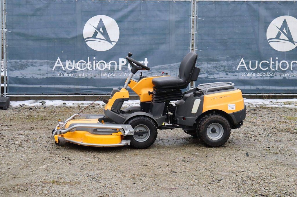 Prodaje se Stiga P901PH traktor kosilica na aukciji