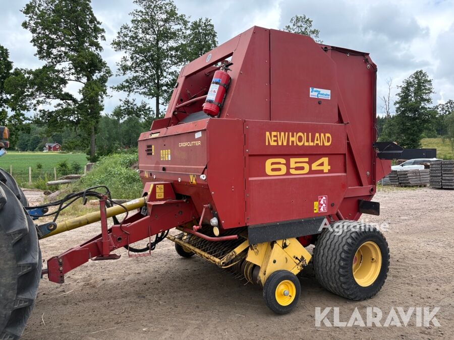 Prodaje se New Holland 654 balirku za okrugle bale na aukciji