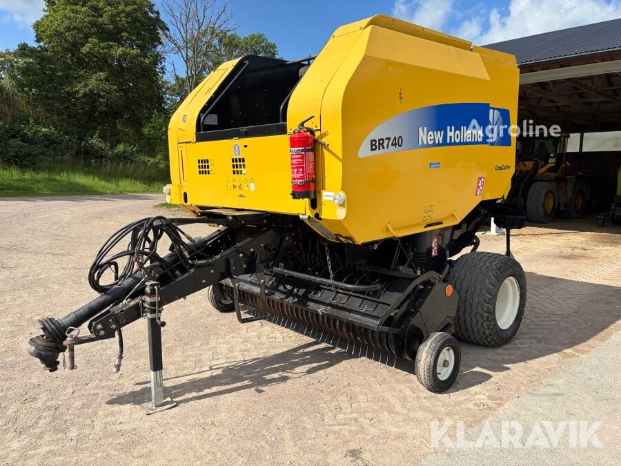 Prodaje se New Holland BR740 balirku za okrugle bale na aukciji