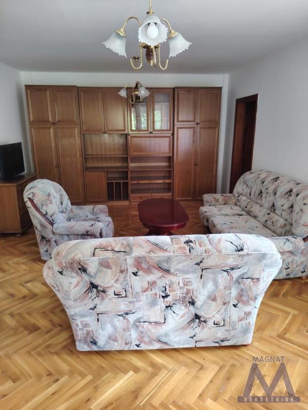 Trosoban stan za izdavanje, 650€