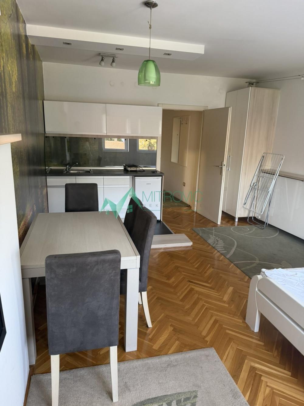 Stan za izdavanje, 28m2, 350€