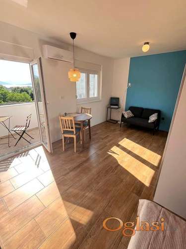 Prodaje se lepo opremljen studio apartman u Tivtu, Tripovići