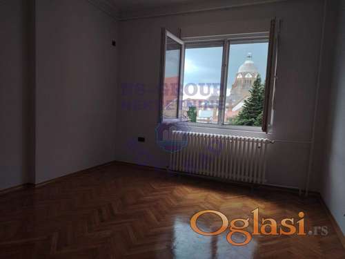 Odlična garsonjera u centru!