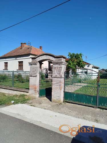 Domaćinstvo u Lapovu - kuća 91 m2, kuća 50 m2, pomoćni objeki i plac 1900 m2