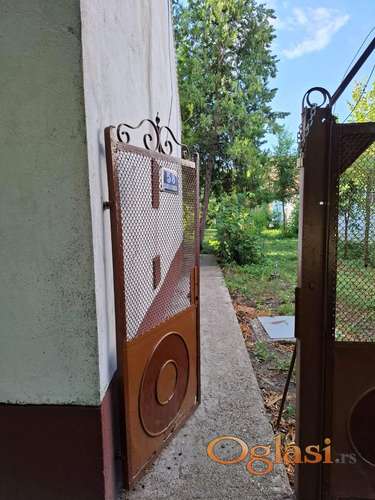 Prodajem kuću u selu + garaza + podrum