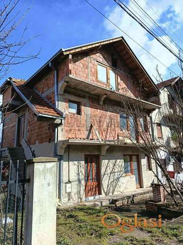Na prodaju kuća Suvi do, 272m2, na placu 227m2