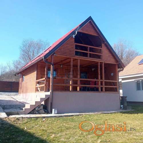 Impozantna nekretnina, Vikendica na Gružanskom jezeru - nova gradnja, Brvnara površine 81 m2, plac 319 m2, do vode