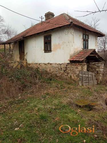 Prelepa stara srpska kuća, 45 m2, plac 4125 m2 - Malo Krčmare, kod Rače