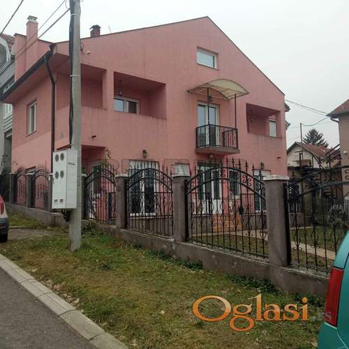Kragujevac, kuća i garaža, naselje Pivara - površina 154 m2, plac 310 m2