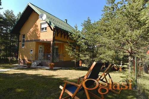 Prelepa Vila na Zlatiboru, naselje Dobroselica, 105m2+ 21m2, plac 4ara