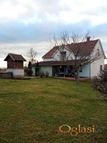 Vučkovica, kod Knića –kuća, površine 92 m2 i pomoćna zgrada površine 50 m2, garaža i plac 2953 m2