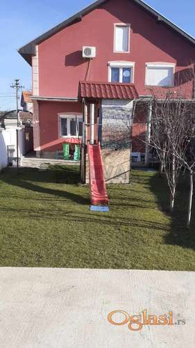 U ponudi kuća u naselju Erdeč 220 m2