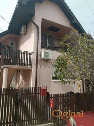 Kuća u Kragujevcu -200 m2, plac 4,04 ara