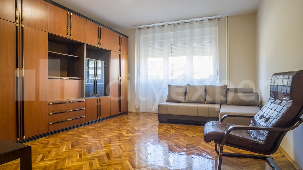 Stan u kući Izdavanje Novi Sad Bez skrivenih troškova - 90m², Vojvode Putnika, Sremska Kamenica - 550€