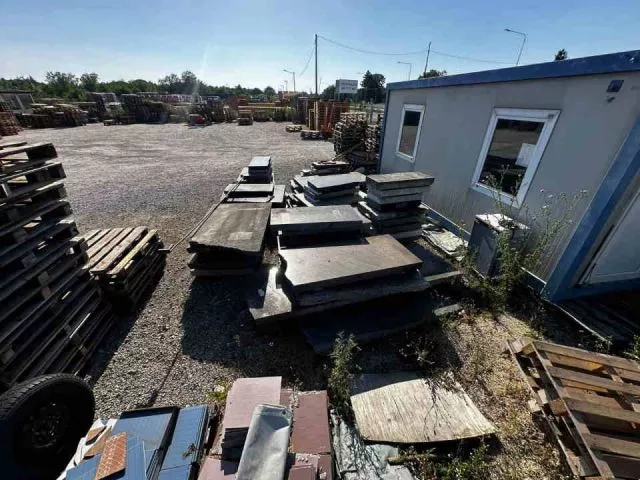 VELIKA RASPRODAJA GRANITNIH PLOCA 50 M3 I GRANITNIH PLOCICA 200 M2