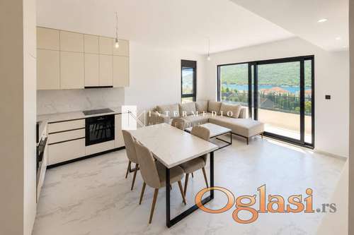 Moderan dvosoban stan u Kumboru, Herceg Novi – 500 m od mora