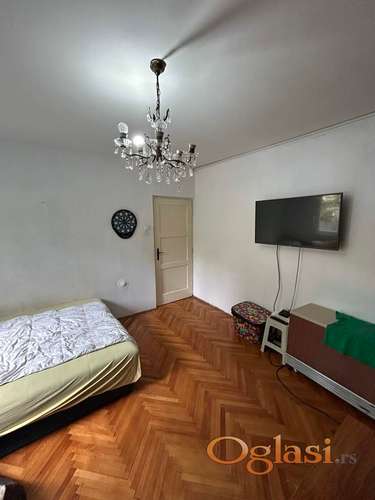 2.0 stan sa zastakljenom terasom, Karaburma 55m2
