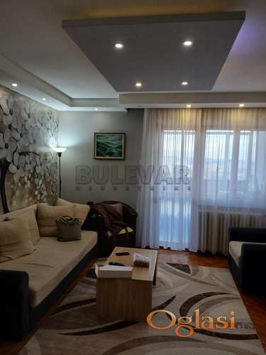 Četvorosoban stan u soliteru na Maloj Vagi od 91 m²