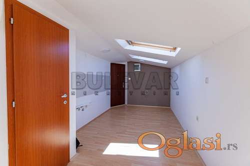 Dvoiposoban stan , atelje, centar,lift, 68 m2