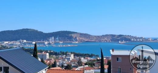 Šušanj-Bar. Izdajem 2 apartmana po 70 m²