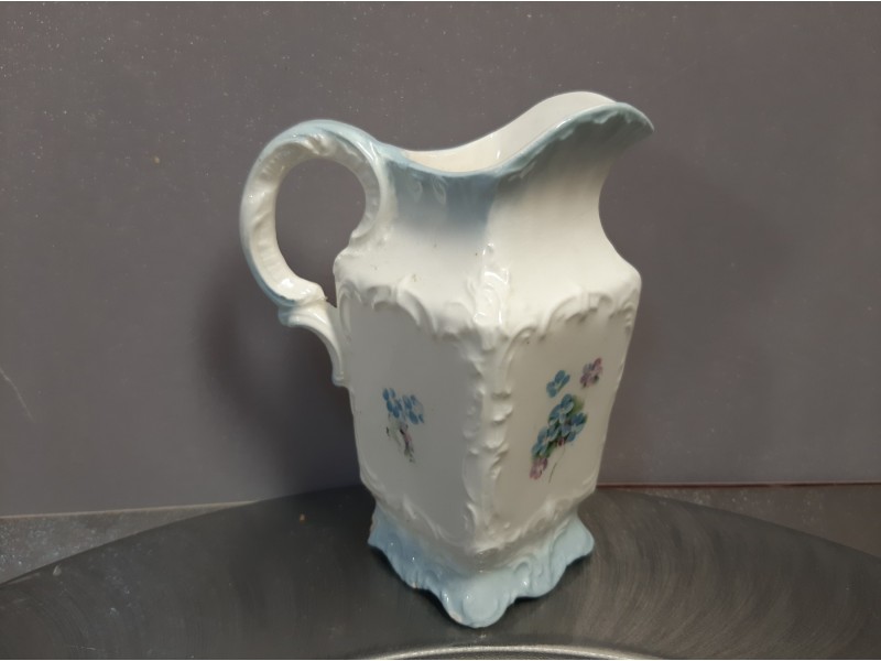 ANTIKVARNI 19 VEK SECESIJA VRČ BOKAL RELJEF PORCELAN