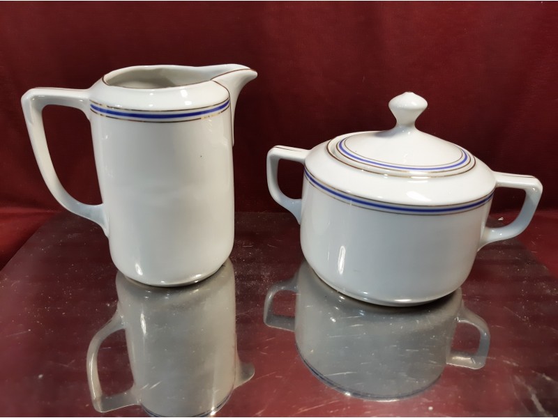 RETRO PORCELANSKI SET BOKAL I ŠEĆERNICA SA POKLOPCEM