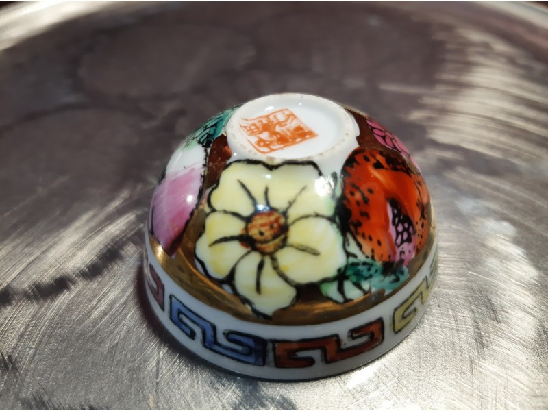 RETRO KINESKA PORCELAN ČAŠICA 1970 RUČNI RAD POZLATA