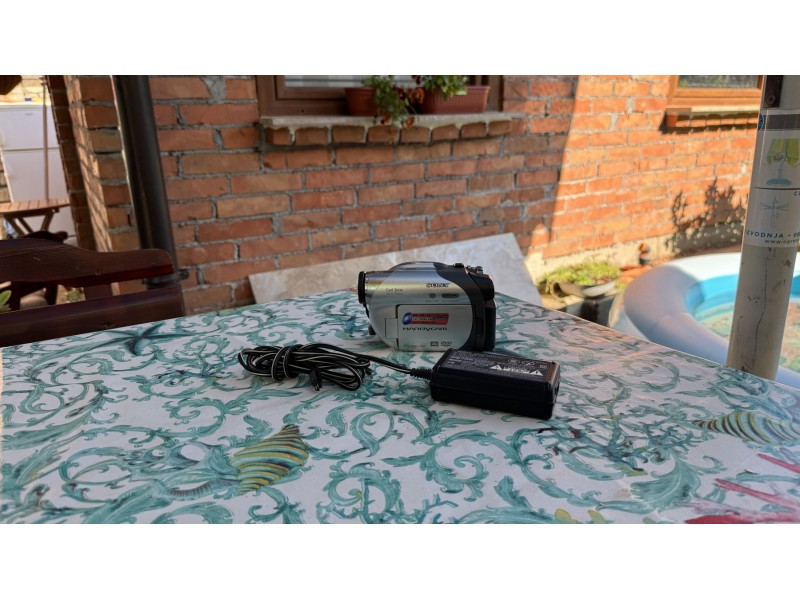 Sony DCR-DVD105 MiniDVD Kamera + Adapter