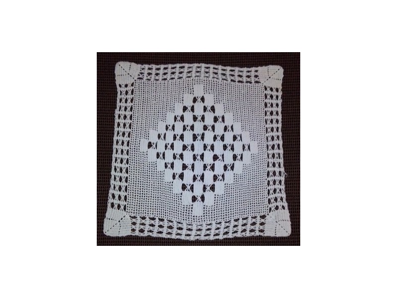 Milje 31cm x 31cm, jedan končić je izvuučen, sve ostalo
