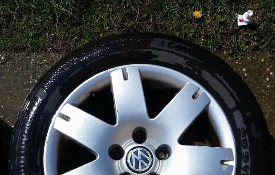 Original VW alu felne sa Continental gumom 205/55 R16