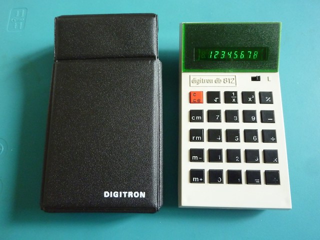 Digitron Buje DB812 - stari kalkulator iz 1975. godine