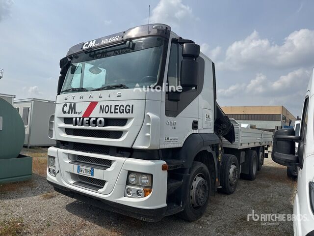 Prodaje se IVECO Stralis 420 kamion s ravnom platformom na aukciji