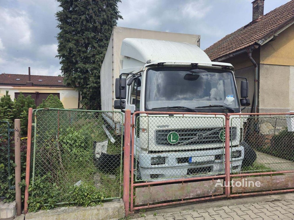 Volvo FL250 kamion s ceradom