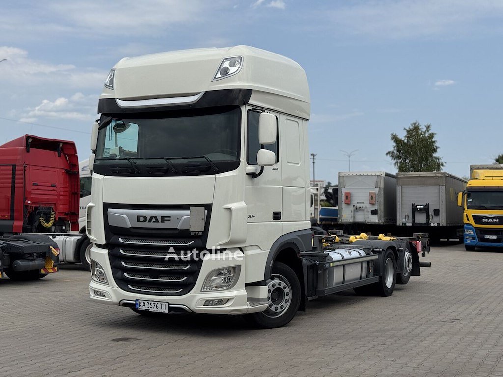 DAF XF 480 vozilo za prevoz kontejnera