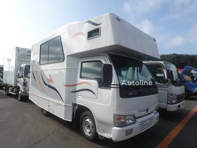 Nissan ATLAS kamion za prevoz konja