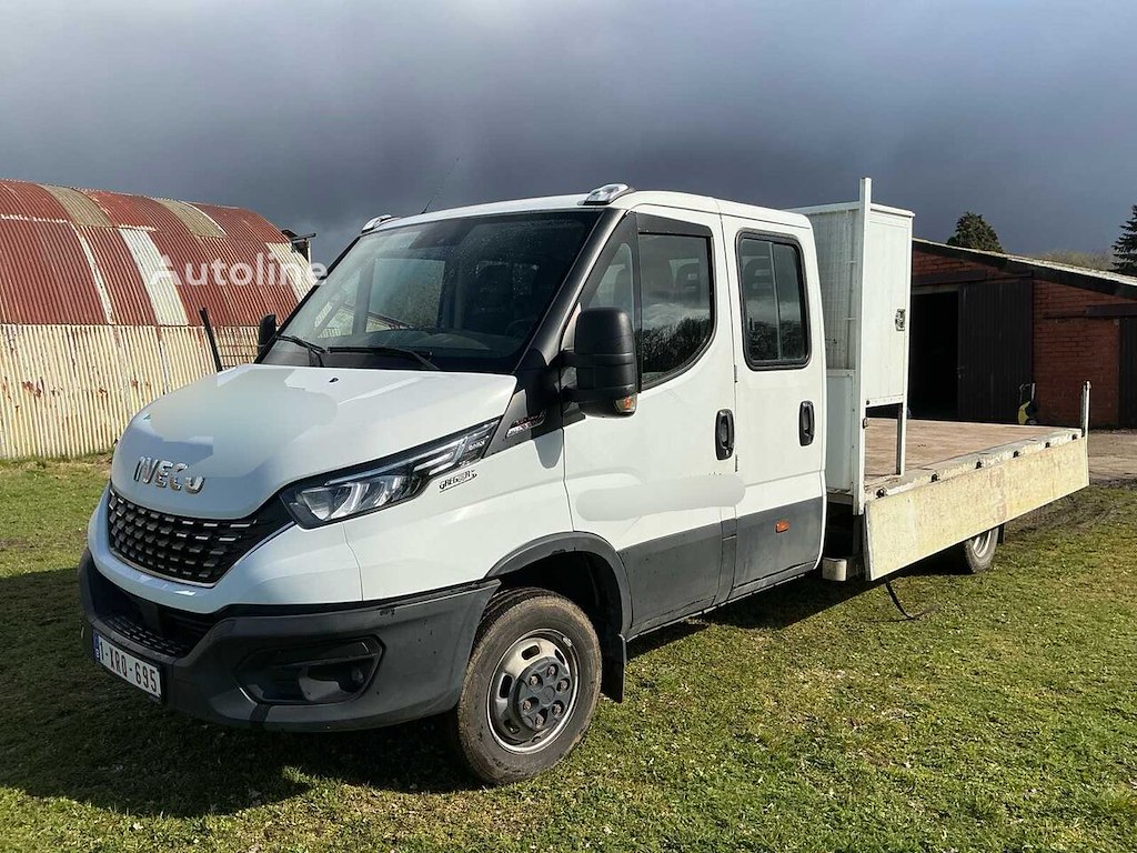 Prodaje se IVECO Daily 50C18 automaat kamion s ravnom platformom < 3.5t na aukciji